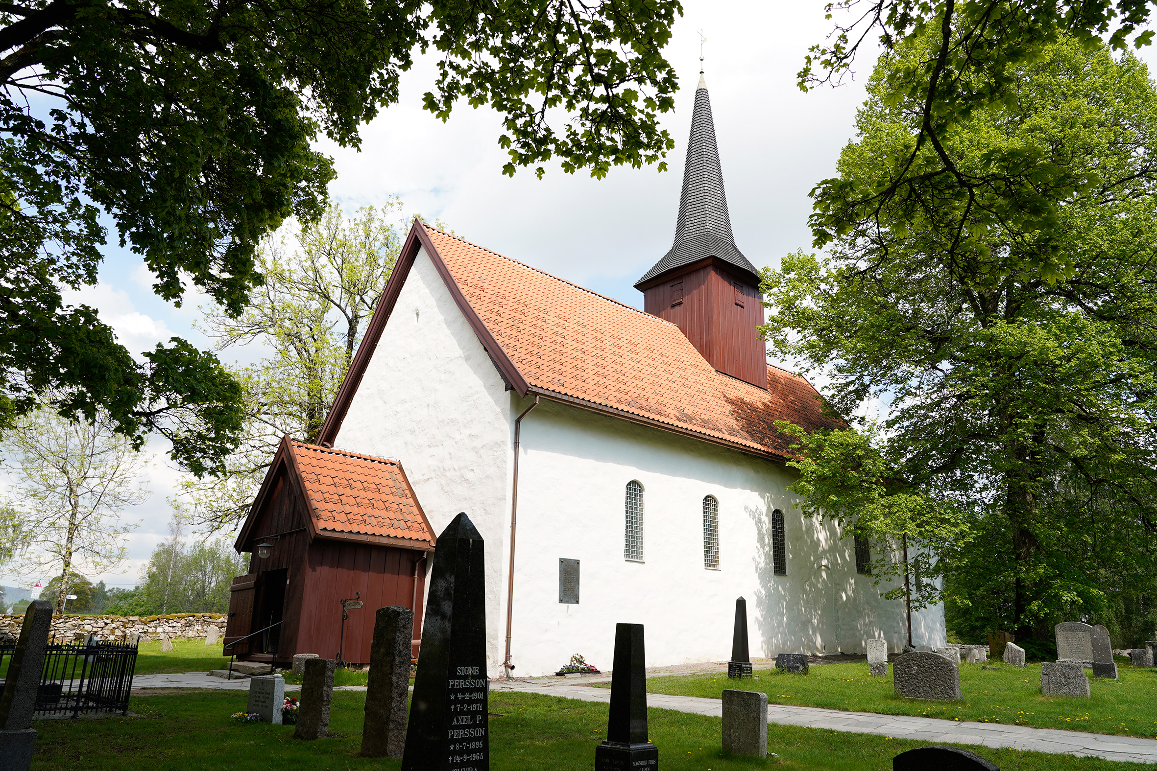 Tanum menighet > Om oss > Kirken og kirkegården
